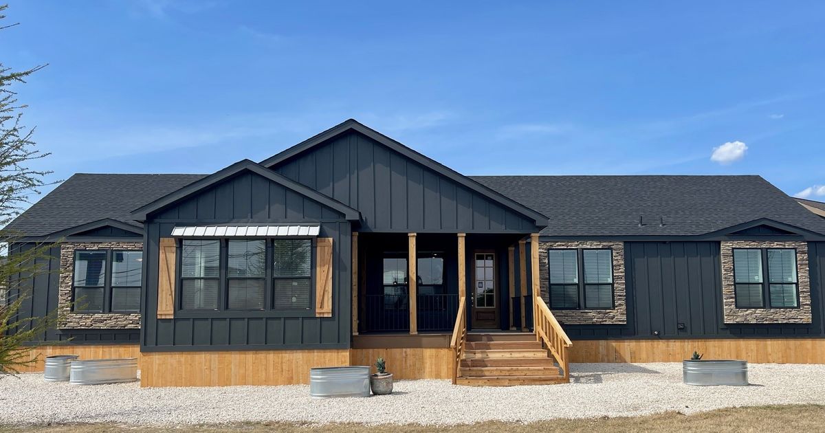 THE BIG HOSS IS BACK! | Clayton Homes of New Braunfels